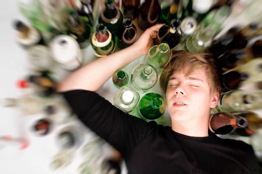 Alkoholvergiftung: Symptome und Erste Hilfe